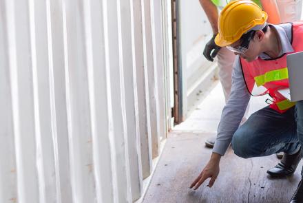 Blocking and bracing of cargo in shipping containers | VS&B Containers